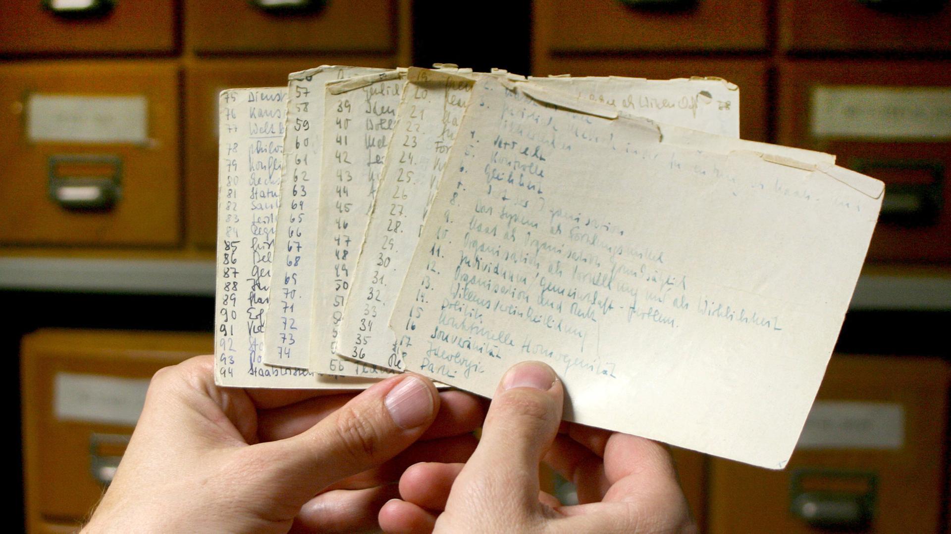 Niklas Luhmann: Teoría General de los Sistemas Sociales 4.0